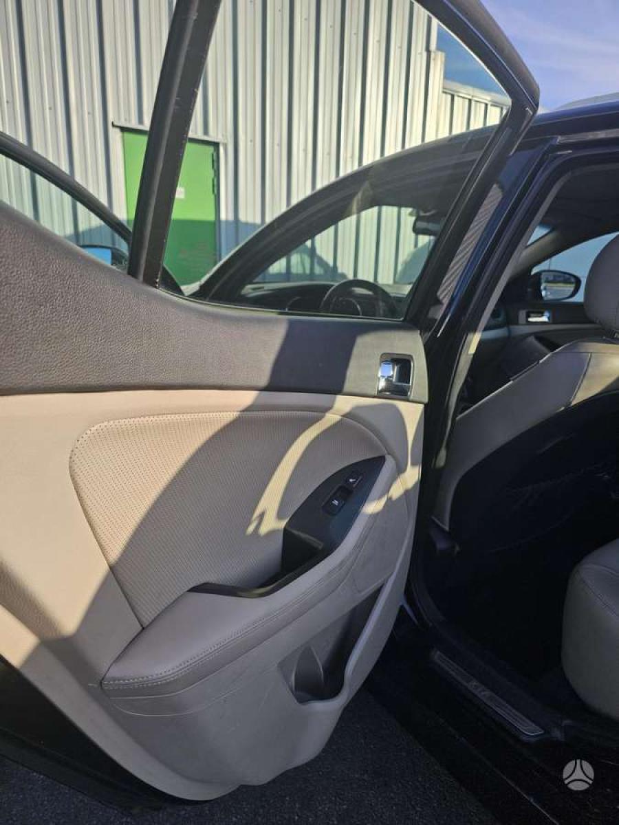 Black Kia Optima 2013 in Kaunas, with an engine capacity of 1.70 L and mileage of 150 thousand km for 7000 €, photo 15 on AUTOMOTO.COM.LV
