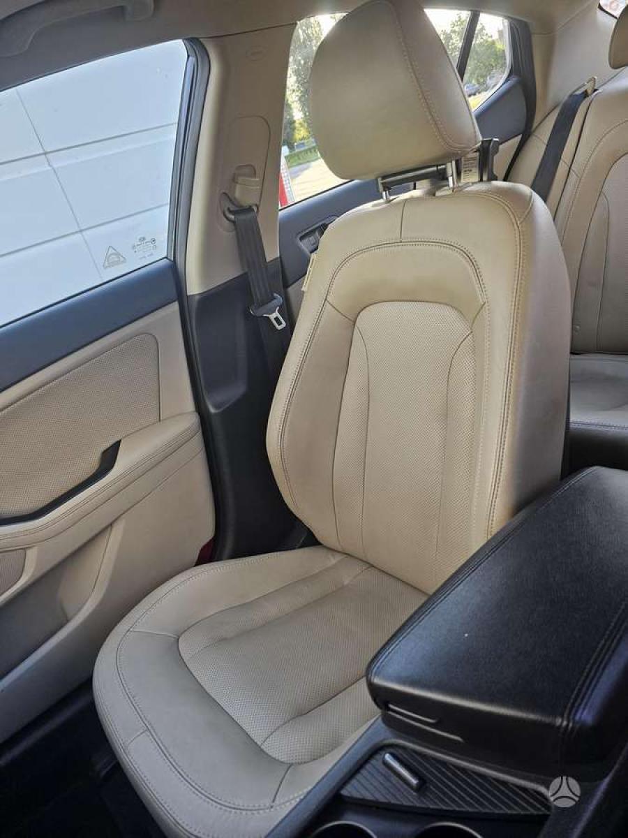 Black Kia Optima 2013 in Kaunas, with an engine capacity of 1.70 L and mileage of 150 thousand km for 7000 €, photo 21 on AUTOMOTO.COM.LV
