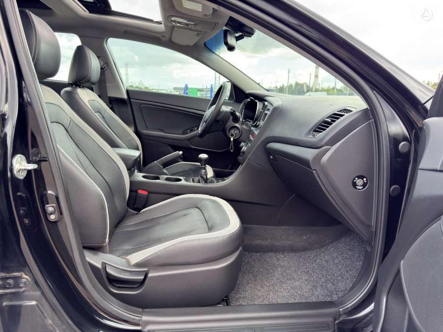 Black Kia Optima 2013 in Panevezys, with an engine capacity of 1.70 L and mileage of 191 thousand km for 5590 €, photo 17 on AUTOMOTO.COM.LV