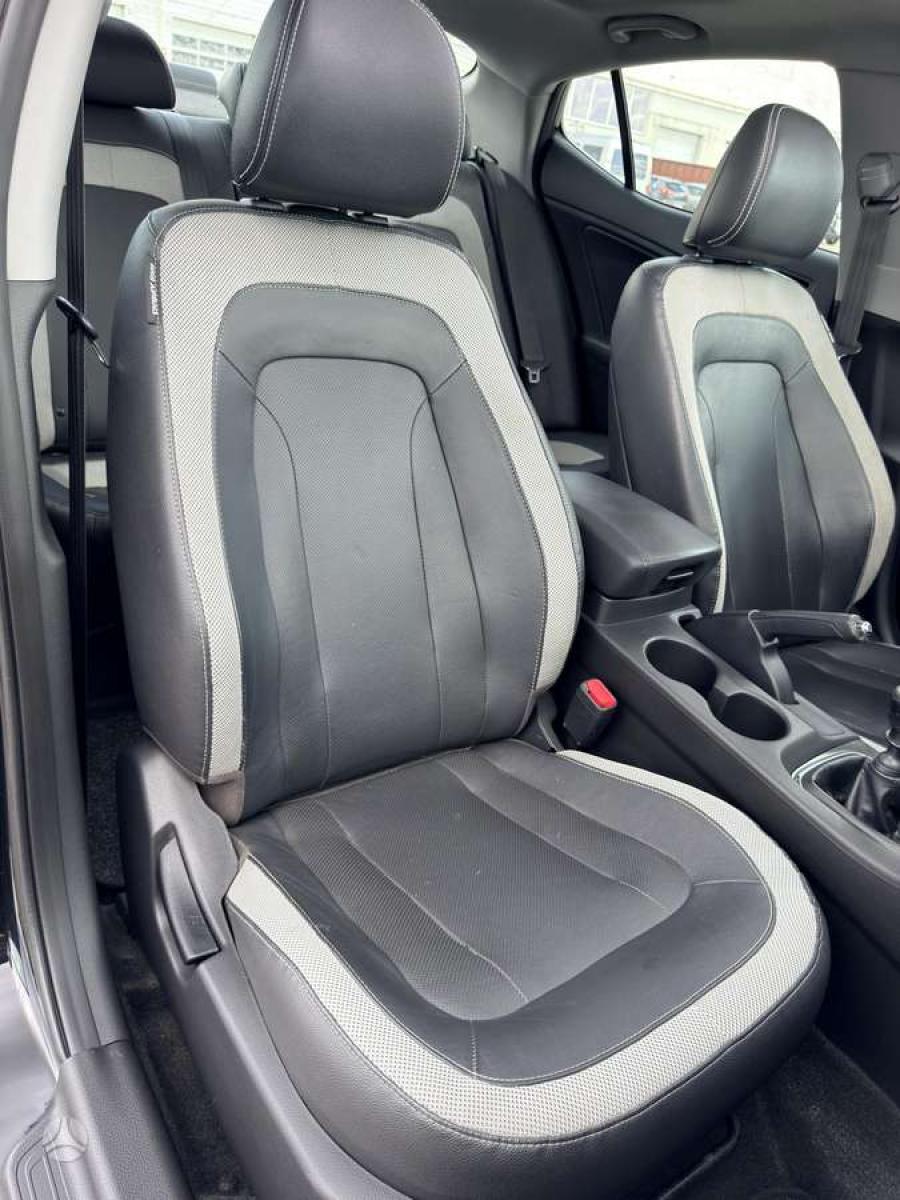 Black Kia Optima 2013 in Panevezys, with an engine capacity of 1.70 L and mileage of 191 thousand km for 5590 €, photo 18 on AUTOMOTO.COM.LV