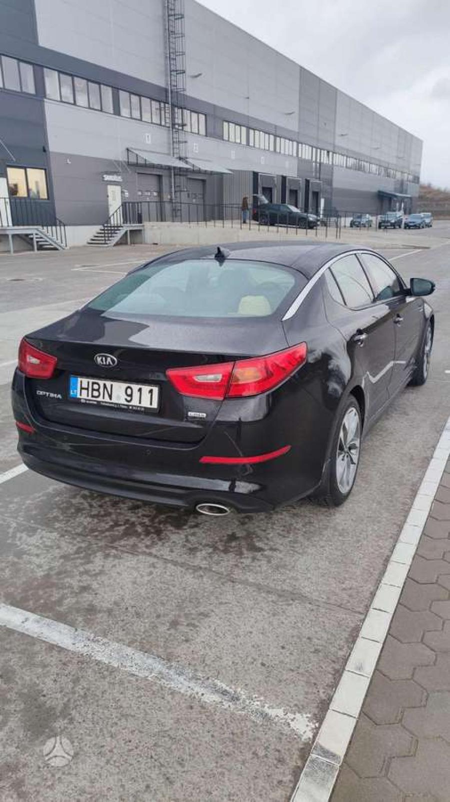 Black Kia Optima 2014 in Vilnius, with an engine capacity of 1.69 L and mileage of 239 thousand km for 4000 €, photo 1 on AUTOMOTO.COM.LV