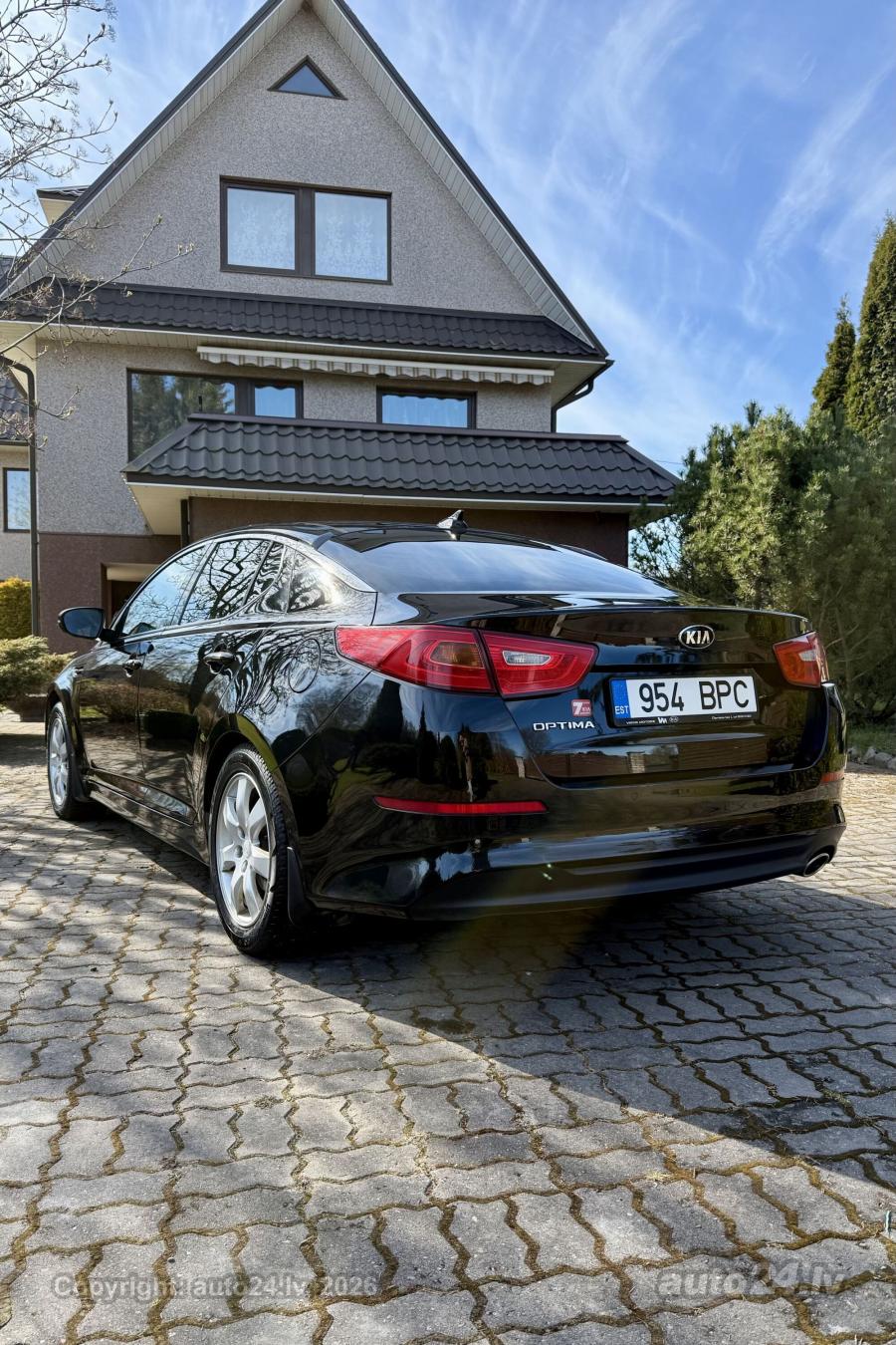 Black Kia Optima 2015 in Tallinn, with an engine capacity of 2.00 L and mileage of 116 thousand km for 10000 €, photo 5 on AUTOMOTO.COM.LV