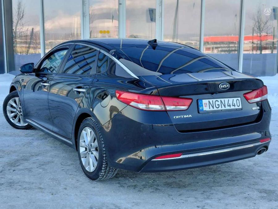 Black Kia Optima 2016 in Vilnius, with an engine capacity of 1.69 L and mileage of 160 thousand km for 8000 €, photo 4 on AUTOMOTO.COM.LV
