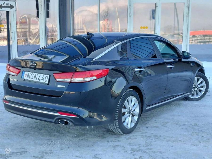Black Kia Optima 2016 in Vilnius, with an engine capacity of 1.69 L and mileage of 160 thousand km for 8000 €, photo 6 on AUTOMOTO.COM.LV