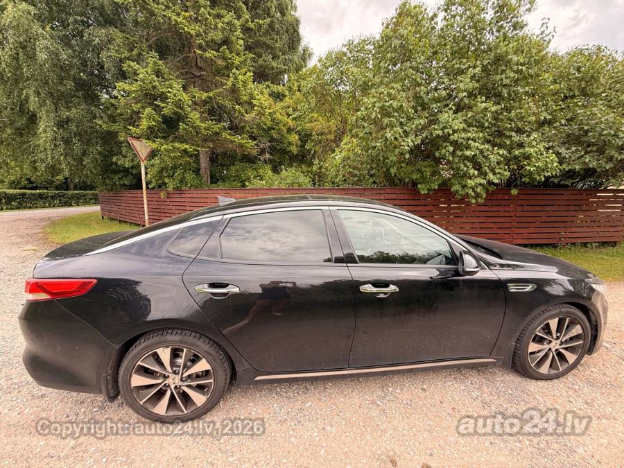 Black Kia Optima 2016 in Tallinn, with an engine capacity of 2.00 L and mileage of 206 thousand km for 10900 €, photo 4 on AUTOMOTO.COM.LV
