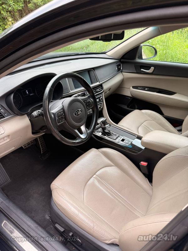 Black Kia Optima 2016 in Tallinn, with an engine capacity of 2.00 L and mileage of 206 thousand km for 10900 €, photo 5 on AUTOMOTO.COM.LV