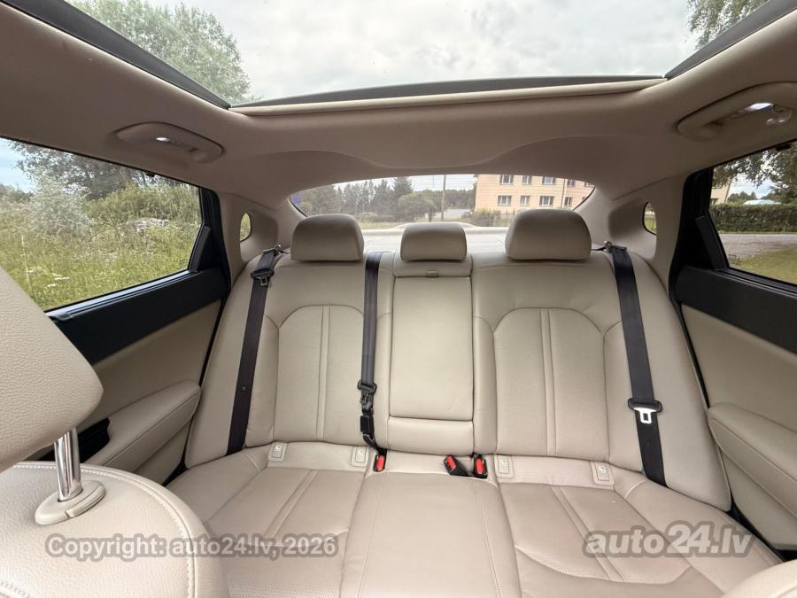 Black Kia Optima 2016 in Tallinn, with an engine capacity of 2.00 L and mileage of 206 thousand km for 10900 €, photo 9 on AUTOMOTO.COM.LV
