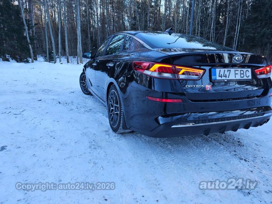 Black Kia Optima 2020 in Tallinn, with an engine capacity of 1.60 L and mileage of 129 thousand km for 16290 €, photo 4 on AUTOMOTO.COM.LV