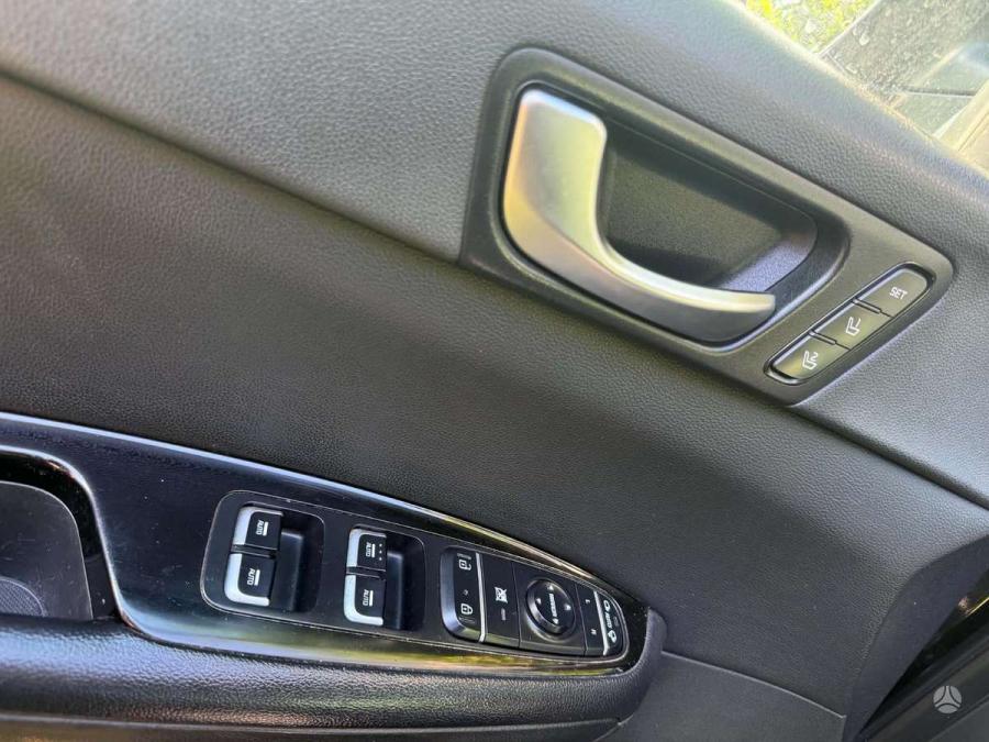 Black Kia Optima 2017 in Radviliskis, with an engine capacity of 1.69 L and mileage of 272 thousand km for 5999 €, photo 7 on AUTOMOTO.COM.LV