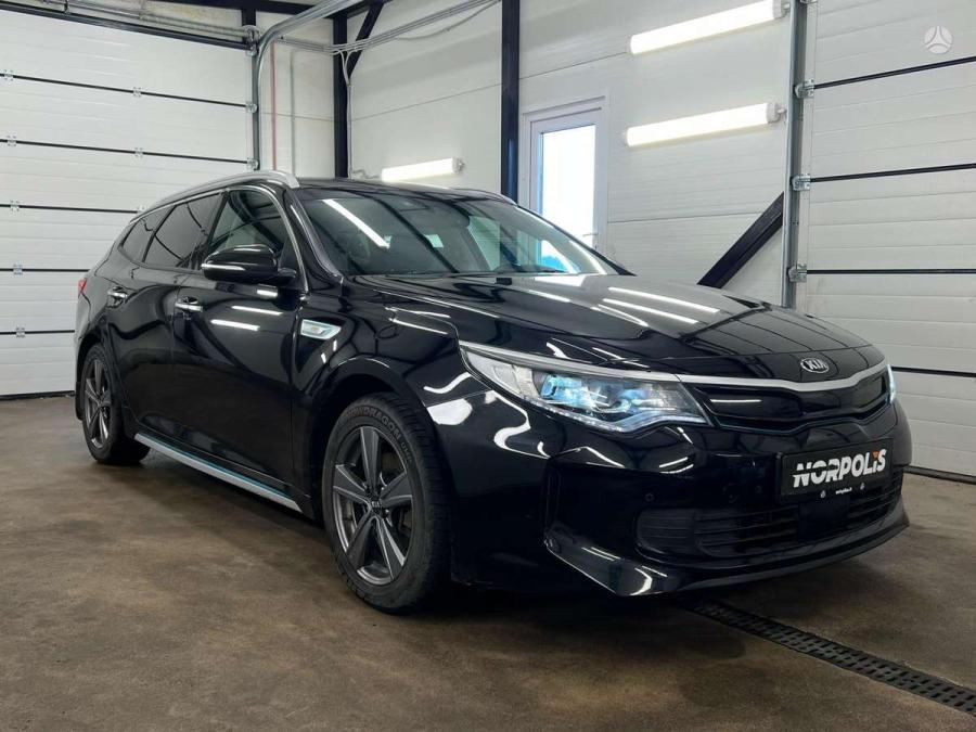 Black Kia Optima 2017 in Vilnius, with an engine capacity of 2.00 L and mileage of 146 thousand km for 12200 €, photo 4 on AUTOMOTO.COM.LV