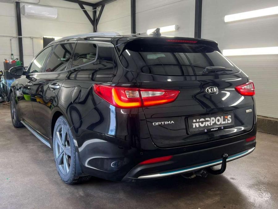 Black Kia Optima 2017 in Vilnius, with an engine capacity of 2.00 L and mileage of 146 thousand km for 12200 €, photo 8 on AUTOMOTO.COM.LV