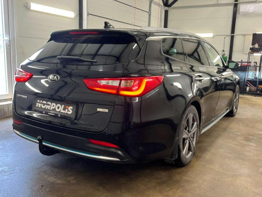 Black Kia Optima 2017 in Vilnius, with an engine capacity of 2.00 L and mileage of 146 thousand km for 12200 €, photo 11 on AUTOMOTO.COM.LV