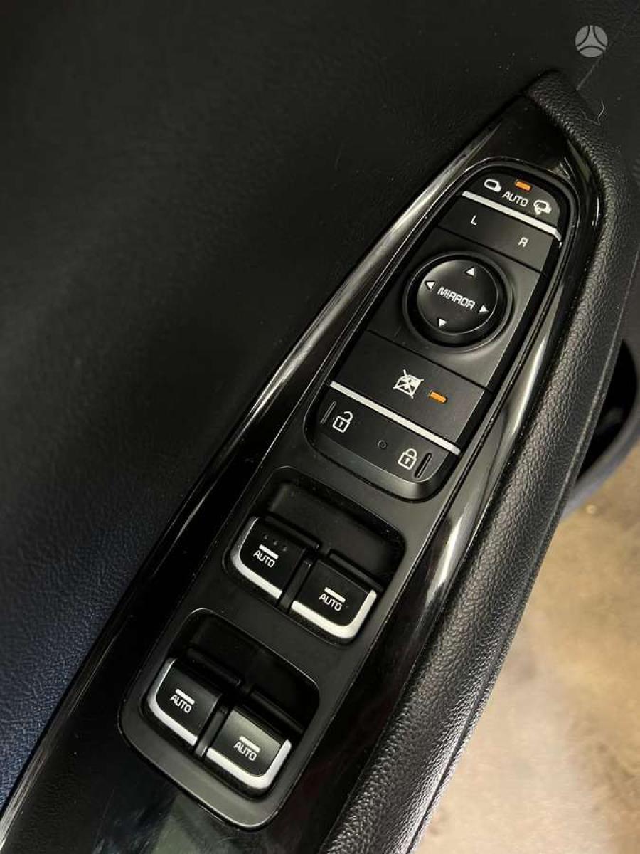 Black Kia Optima 2017 in Vilnius, with an engine capacity of 2.00 L and mileage of 146 thousand km for 12200 €, photo 13 on AUTOMOTO.COM.LV