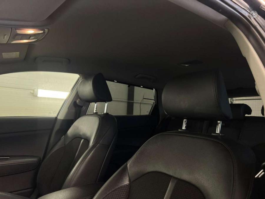 Black Kia Optima 2017 in Vilnius, with an engine capacity of 2.00 L and mileage of 146 thousand km for 12200 €, photo 18 on AUTOMOTO.COM.LV