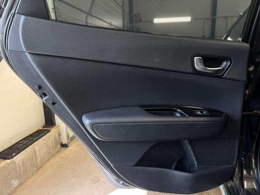 Black Kia Optima 2017 in Vilnius, with an engine capacity of 2.00 L and mileage of 146 thousand km for 12200 €, photo 29 on AUTOMOTO.COM.LV