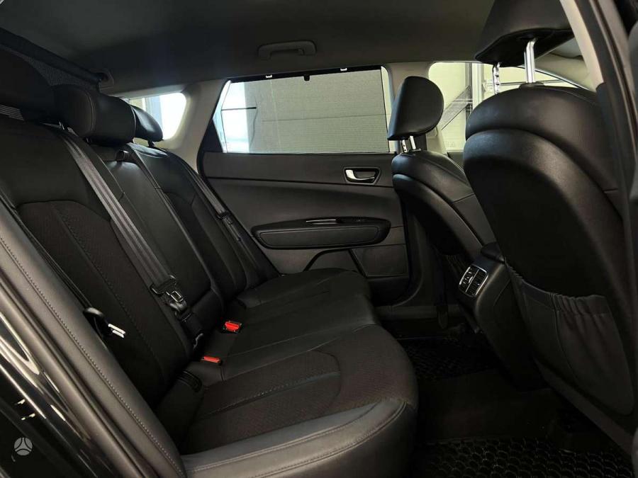 Black Kia Optima 2017 in Vilnius, with an engine capacity of 2.00 L and mileage of 146 thousand km for 12200 €, photo 35 on AUTOMOTO.COM.LV