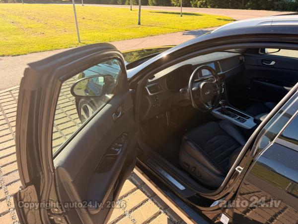Black Kia Optima 2018 in Tartu, with an engine capacity of 1.70 L and mileage of 265 thousand km for 11999 €, photo 3 on AUTOMOTO.COM.LV