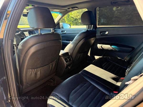 Black Kia Optima 2018 in Tartu, with an engine capacity of 1.70 L and mileage of 265 thousand km for 11999 €, photo 6 on AUTOMOTO.COM.LV