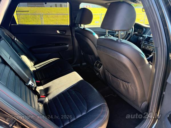Black Kia Optima 2018 in Tartu, with an engine capacity of 1.70 L and mileage of 265 thousand km for 11999 €, photo 7 on AUTOMOTO.COM.LV