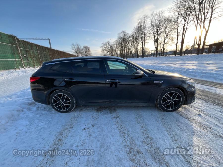Black Kia Optima 2019 in Tallinn, with an engine capacity of 1.60 L and mileage of 245 thousand km for 11890 €, photo 4 on AUTOMOTO.COM.LV