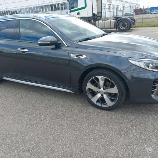 Black Kia Optima 2019 in Panevezys, with an engine capacity of 1.69 L and mileage of 182 thousand km for 8200 €, photo 4 on AUTOMOTO.COM.LV