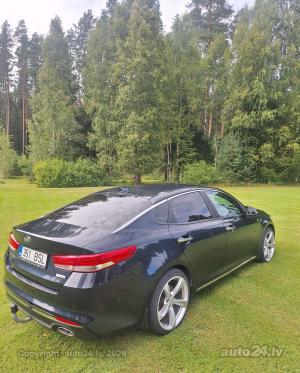 Blue Kia Optima 2016 in Rakvere, with an engine capacity of 1.70 L and mileage of 177 thousand km for 12000 €, photo 3 on AUTOMOTO.COM.LV