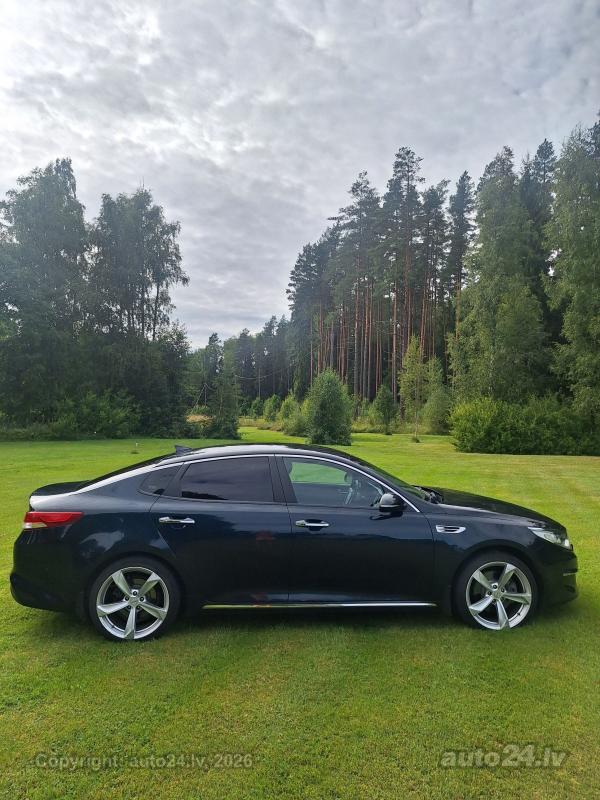 Blue Kia Optima 2016 in Rakvere, with an engine capacity of 1.70 L and mileage of 177 thousand km for 12000 €, photo 4 on AUTOMOTO.COM.LV
