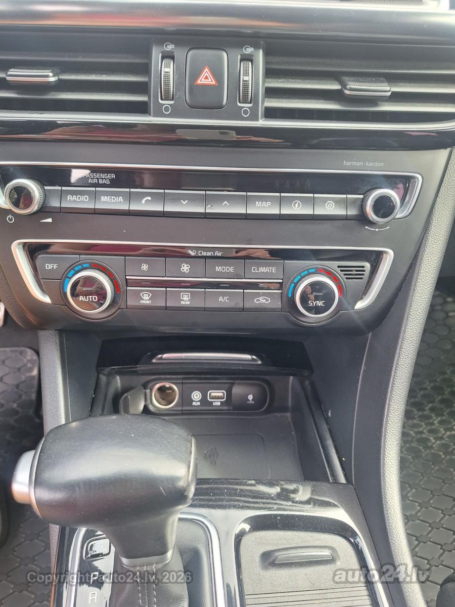 Blue Kia Optima 2016 in Rakvere, with an engine capacity of 1.70 L and mileage of 177 thousand km for 12000 €, photo 7 on AUTOMOTO.COM.LV