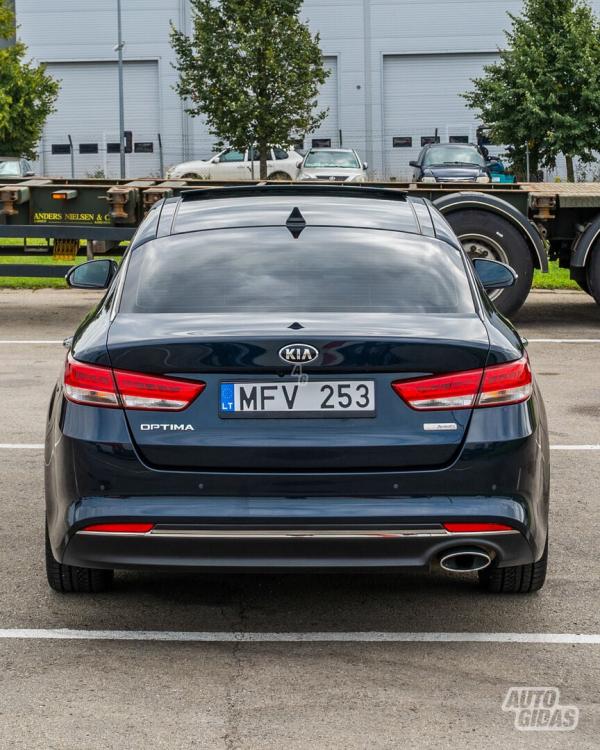 Blue Kia Optima 2017 in Klaipeda, with an engine capacity of 1.70 L and mileage of 121 thousand km for 10500 €, photo 5 on AUTOMOTO.COM.LV
