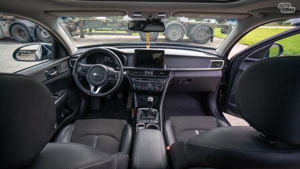 Blue Kia Optima 2017 in Klaipeda, with an engine capacity of 1.70 L and mileage of 121 thousand km for 10500 €, photo 9 on AUTOMOTO.COM.LV