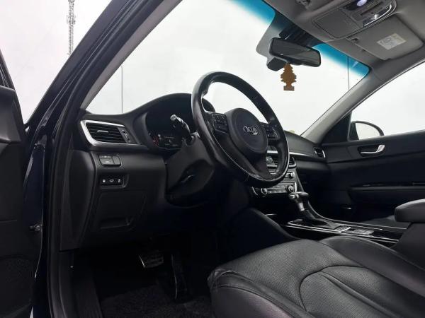 Blue Kia Optima 2017 in Jelgava, with an engine capacity of 1.70 L and mileage of 184 thousand km for 11990 €, photo 8 on AUTOMOTO.COM.LV