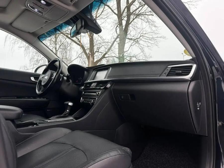 Blue Kia Optima 2017 in Jelgava, with an engine capacity of 1.70 L and mileage of 184 thousand km for 11990 €, photo 10 on AUTOMOTO.COM.LV