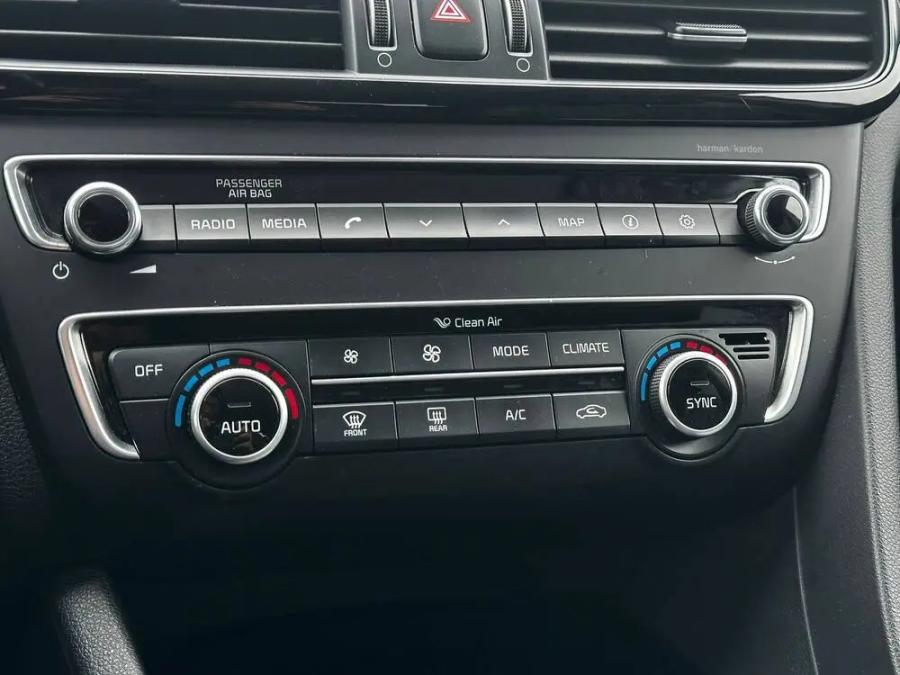Blue Kia Optima 2017 in Jelgava, with an engine capacity of 1.70 L and mileage of 184 thousand km for 11990 €, photo 26 on AUTOMOTO.COM.LV