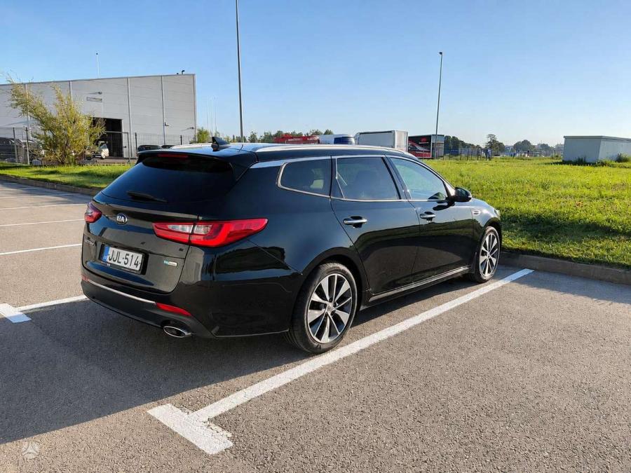 Blue Kia Optima 2017 in Panevezys, with an engine capacity of 1.70 L and mileage of 118 thousand km for 10200 €, photo 4 on AUTOMOTO.COM.LV