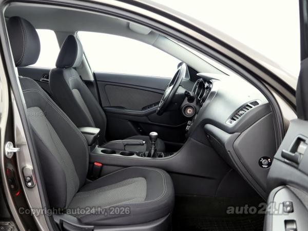 Brūns Kia Optima 2012 Tallina, ar dzinēja tilpumu 1.70 L un nobraukumu 254 tūkst. km par 3999 €, foto 6 vietnē AUTOMOTO.COM.LV