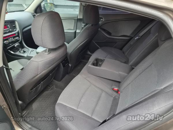 Brown Kia Optima 2014 in Rakvere, with an engine capacity of 2.00 L and mileage of 208 thousand km for 6000 €, photo 8 on AUTOMOTO.COM.LV