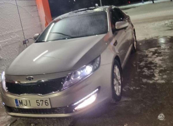 Pelēks Kia Optima 2012 Klaipėda, ar dzinēja tilpumu 1.70 L un nobraukumu 181 tūkst. km par 4950 €, foto 2 vietnē AUTOMOTO.COM.LV