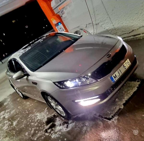 Pelēks Kia Optima 2012 Klaipėda, ar dzinēja tilpumu 1.70 L un nobraukumu 181 tūkst. km par 4950 €, foto 4 vietnē AUTOMOTO.COM.LV