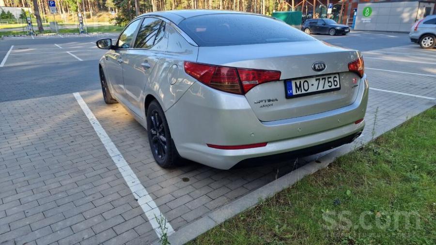 Pelēks Kia Optima 2012 Rīga, ar dzinēja tilpumu 1.70 L un nobraukumu 276 tūkst. km par 3500 €, foto 5 vietnē AUTOMOTO.COM.LV
