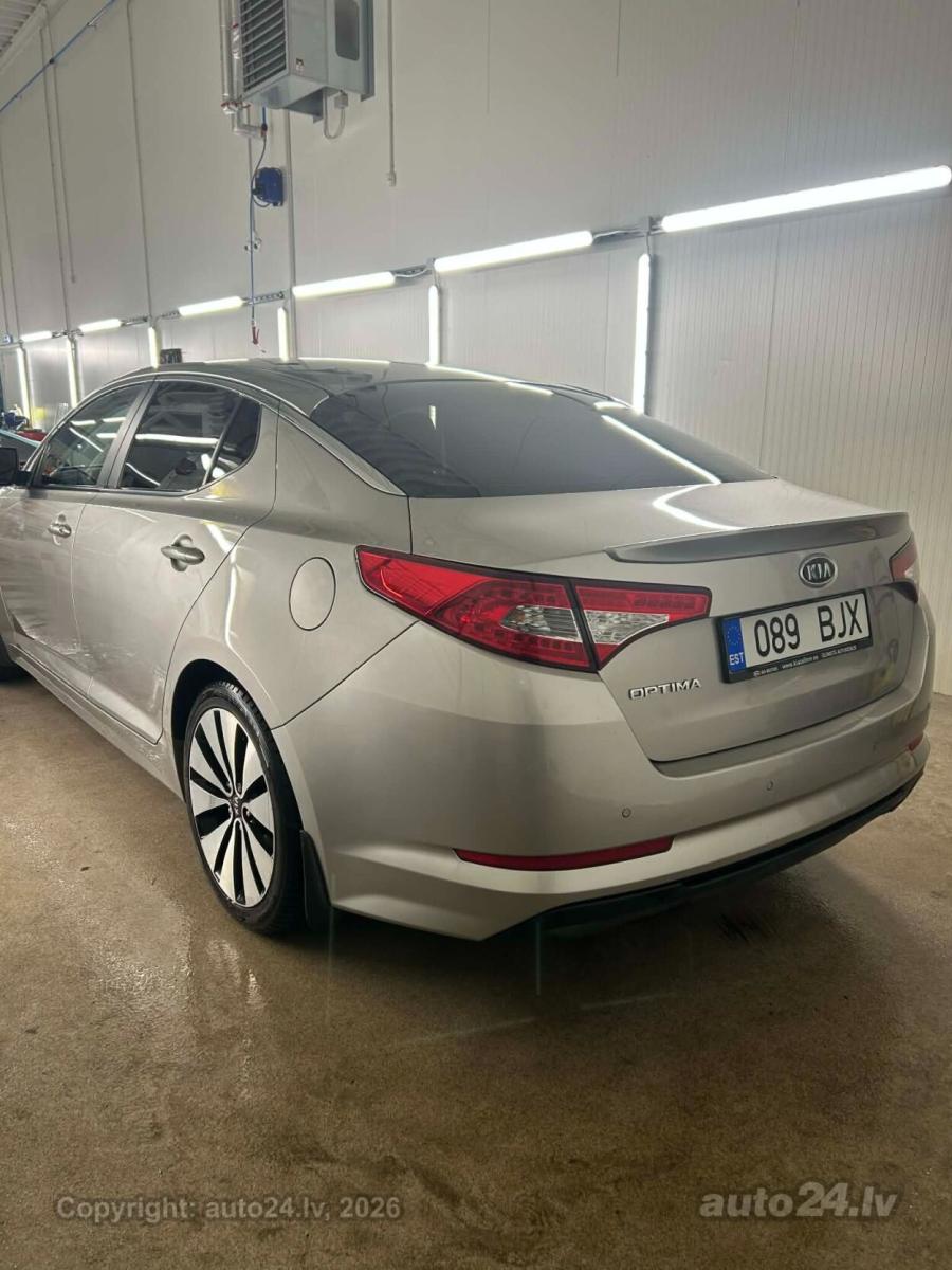 Pelēks Kia Optima 2013 Tallina, ar dzinēja tilpumu 2.00 L un nobraukumu 178 tūkst. km par 7400 €, foto 3 vietnē AUTOMOTO.COM.LV