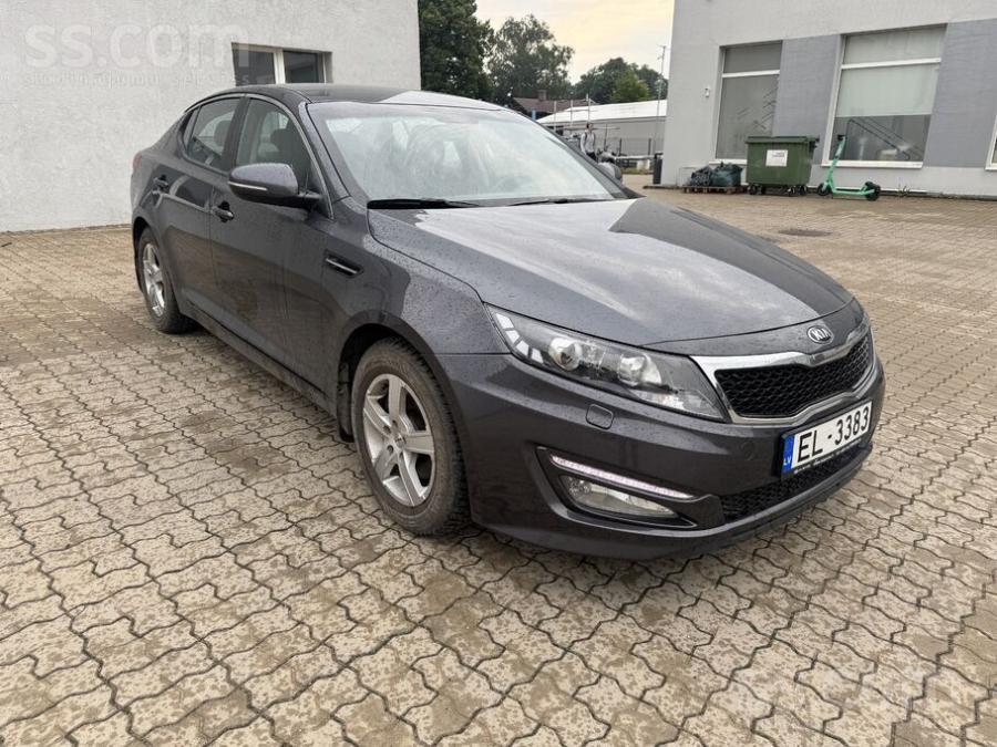 Grey Kia Optima 2013 in Riga, with an engine capacity of 2.00 L and mileage of 45 thousand km for 6200 €, photo 3 on AUTOMOTO.COM.LV