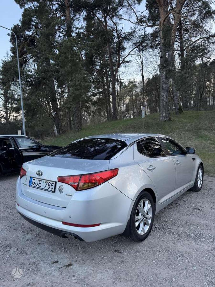 Grey Kia Optima 2013 in Vilnius, with an engine capacity of 1.69 L and mileage of 311 thousand km for 3400 €, photo 1 on AUTOMOTO.COM.LV
