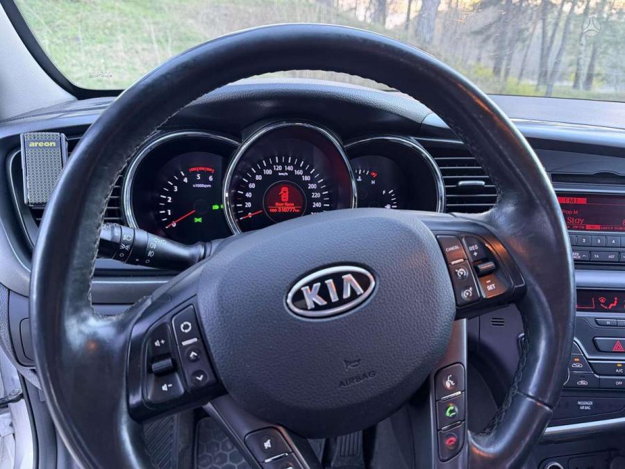 Grey Kia Optima 2013 in Vilnius, with an engine capacity of 1.69 L and mileage of 311 thousand km for 3400 €, photo 8 on AUTOMOTO.COM.LV