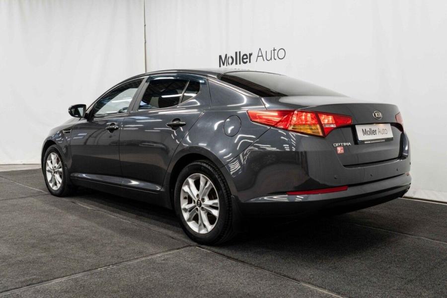 Grey Kia Optima 2014 in Tallinn, with an engine capacity of 2.00 L and mileage of 186 thousand km for 5900 €, photo 4 on AUTOMOTO.COM.LV