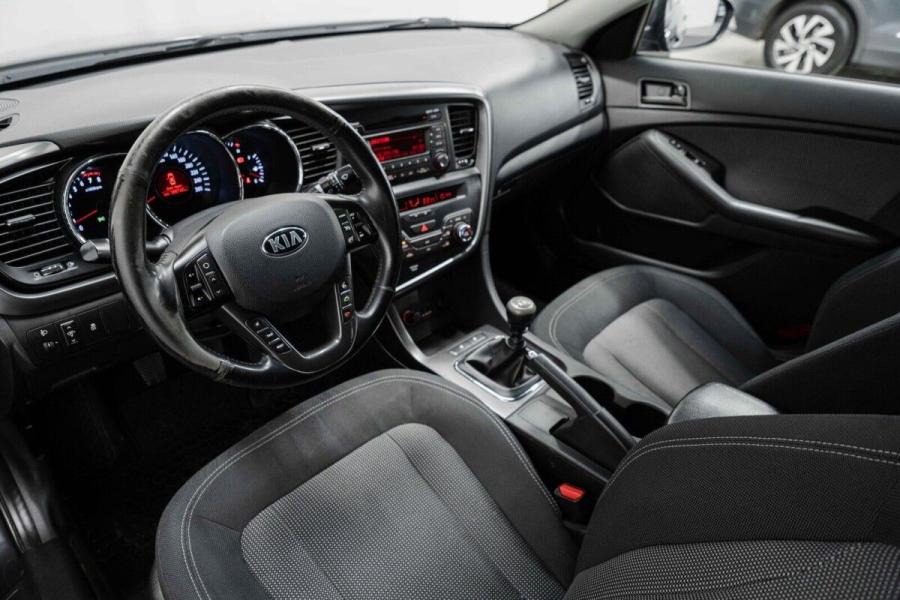 Grey Kia Optima 2014 in Tallinn, with an engine capacity of 2.00 L and mileage of 186 thousand km for 5900 €, photo 9 on AUTOMOTO.COM.LV