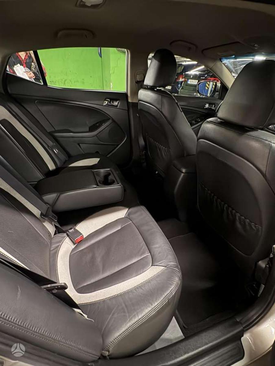 Grey Kia Optima 2015 in Vilnius, with an engine capacity of 2.36 L and mileage of 270 thousand km for 5500 €, photo 16 on AUTOMOTO.COM.LV