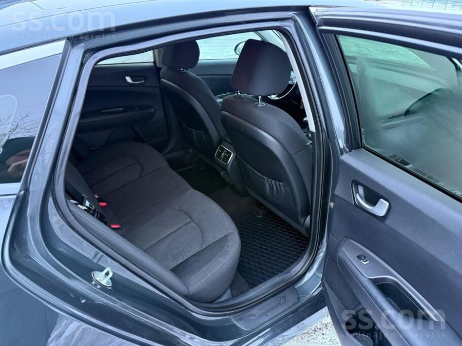 Grey Kia Optima 2017 in Valmiera, with an engine capacity of 1.70 L and mileage of 275 thousand km for 6950 €, photo 9 on AUTOMOTO.COM.LV