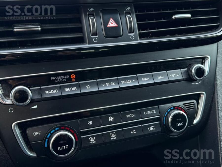 Grey Kia Optima 2019 in Riga, with an engine capacity of 2.00 L and mileage of 99 thousand km for 12200 €, photo 16 on AUTOMOTO.COM.LV