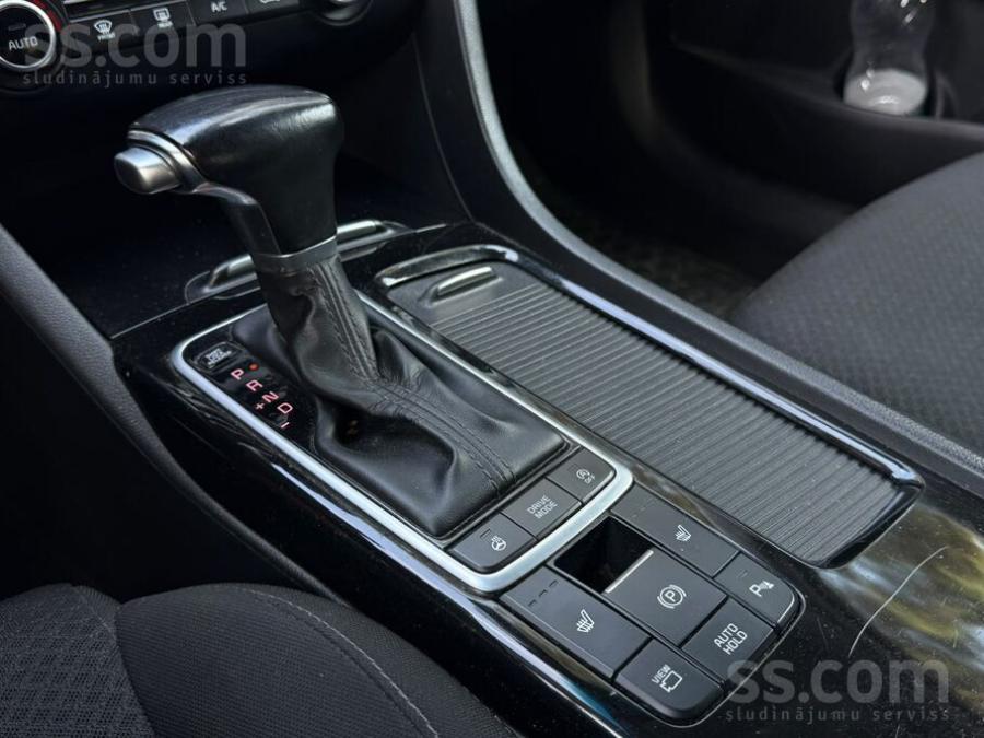 Grey Kia Optima 2019 in Riga, with an engine capacity of 2.00 L and mileage of 99 thousand km for 12200 €, photo 17 on AUTOMOTO.COM.LV