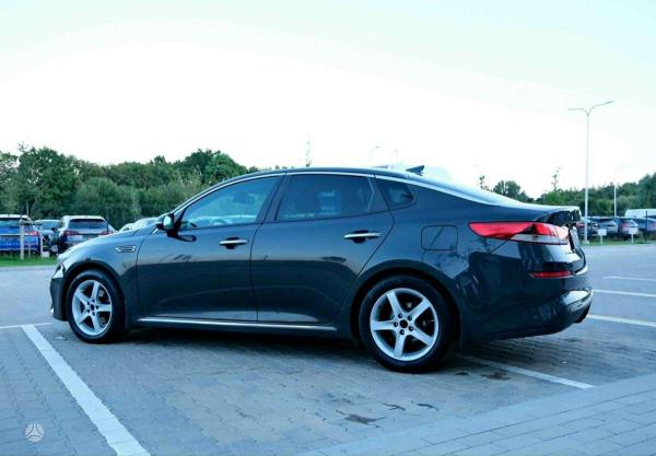 Grey Kia Optima 2019 in Kaunas, with an engine capacity of 1.59 L and mileage of 142 thousand km for 13500 €, photo 10 on AUTOMOTO.COM.LV